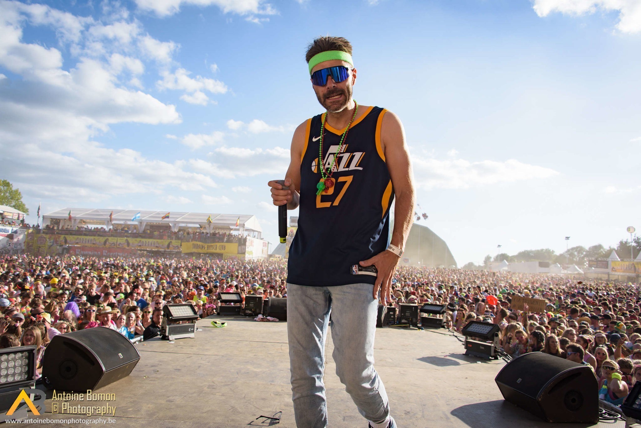 Kamping Kitsch Club ‘You Never Woke Alone’ snelt in recordtempo naar ...